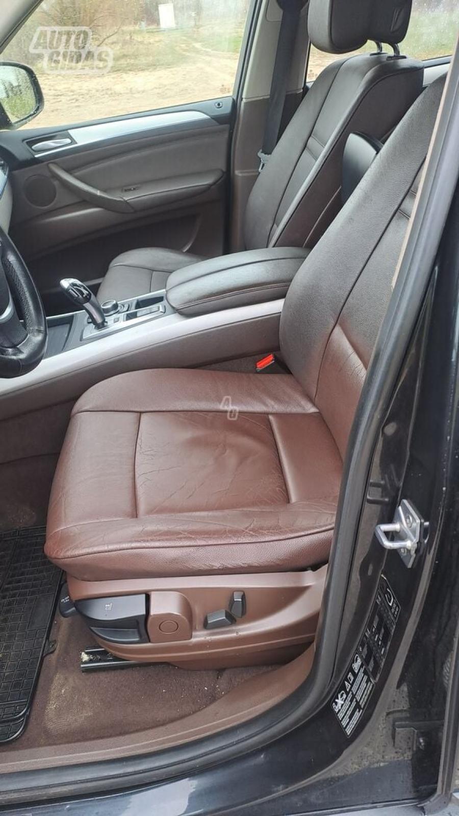 Black BMW X5 2011 in Vilnius, with an engine capacity of 3.00 L and mileage of 322 thousand km for 8500 €, photo 26 on AUTOMOTO.COM.LV