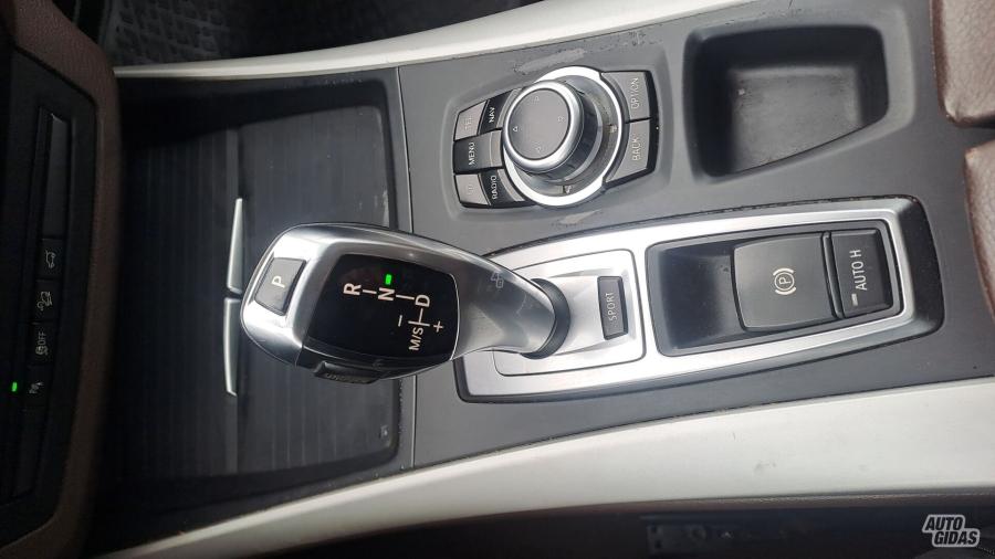 Black BMW X5 2011 in Vilnius, with an engine capacity of 3.00 L and mileage of 322 thousand km for 8500 €, photo 31 on AUTOMOTO.COM.LV