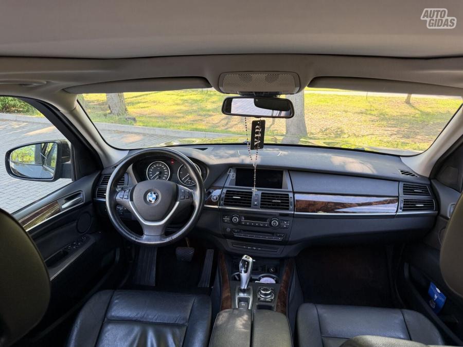 Black BMW X5 2011 in Sakiai, with an engine capacity of 3.00 L and mileage of 336 thousand km for 9000 €, photo 11 on AUTOMOTO.COM.LV