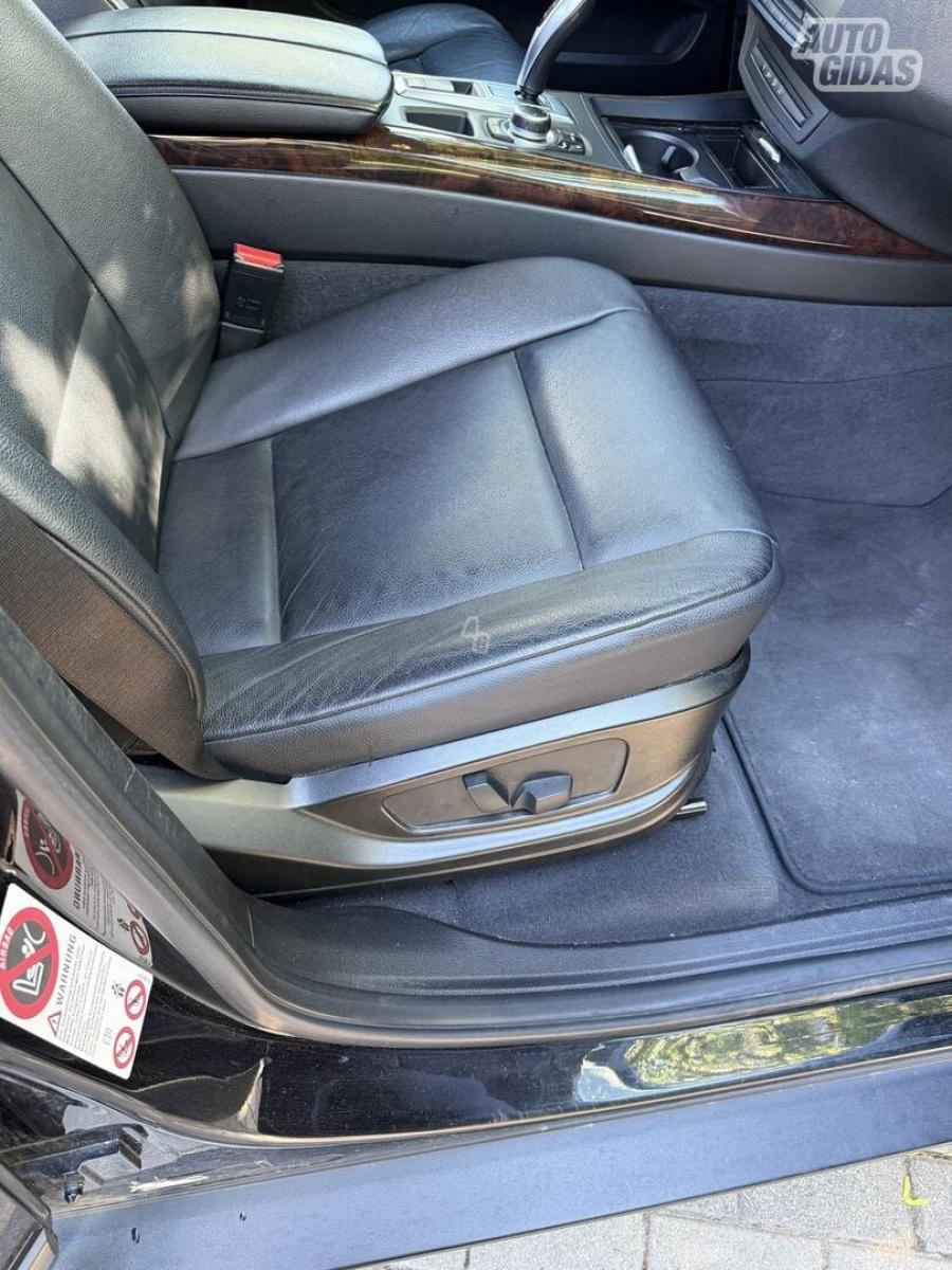 Black BMW X5 2011 in Sakiai, with an engine capacity of 3.00 L and mileage of 336 thousand km for 9000 €, photo 13 on AUTOMOTO.COM.LV