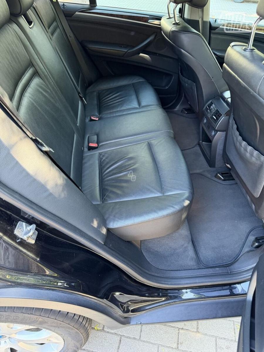 Black BMW X5 2011 in Sakiai, with an engine capacity of 3.00 L and mileage of 336 thousand km for 9000 €, photo 15 on AUTOMOTO.COM.LV
