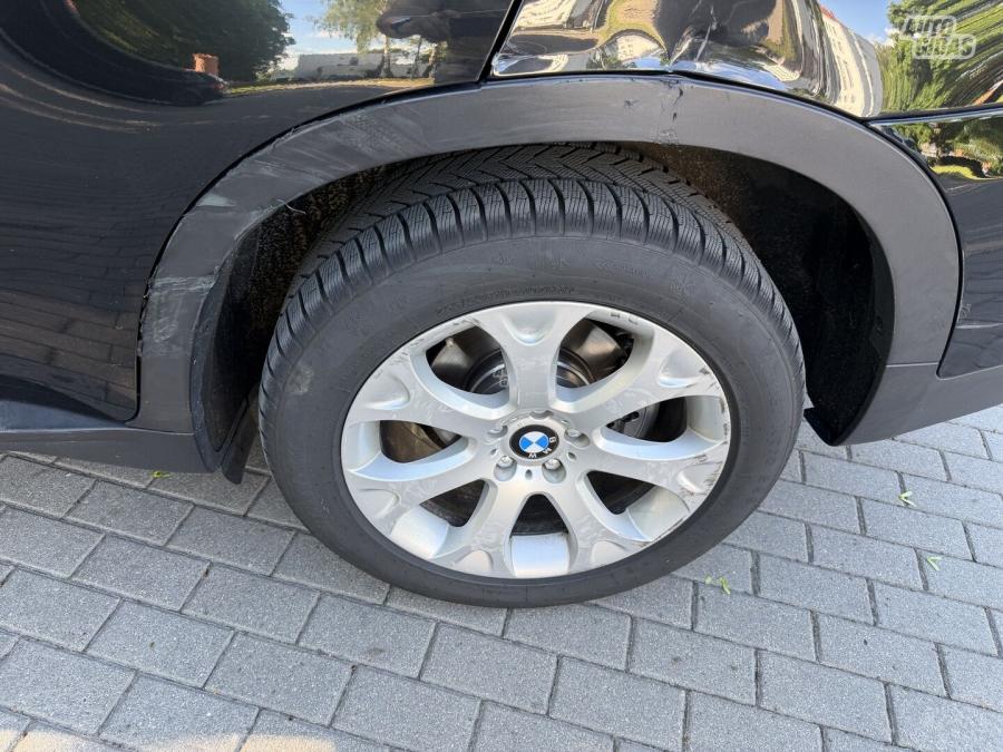 Black BMW X5 2011 in Sakiai, with an engine capacity of 3.00 L and mileage of 336 thousand km for 9000 €, photo 17 on AUTOMOTO.COM.LV