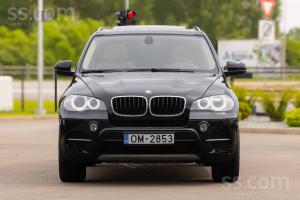 Black BMW X5 2011 in Jelgava, with an engine capacity of 3.00 L and mileage of 0 thousand km for 11850 €, photo 3 on AUTOMOTO.COM.LV