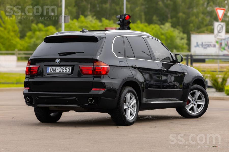 Black BMW X5 2011 in Jelgava, with an engine capacity of 3.00 L and mileage of 0 thousand km for 11850 €, photo 5 on AUTOMOTO.COM.LV