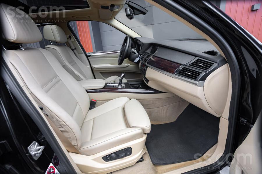 Black BMW X5 2011 in Jelgava, with an engine capacity of 3.00 L and mileage of 0 thousand km for 11850 €, photo 8 on AUTOMOTO.COM.LV