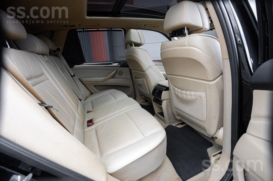 Black BMW X5 2011 in Jelgava, with an engine capacity of 3.00 L and mileage of 0 thousand km for 11850 €, photo 9 on AUTOMOTO.COM.LV