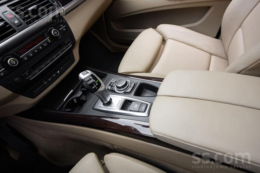 Black BMW X5 2011 in Jelgava, with an engine capacity of 3.00 L and mileage of 0 thousand km for 11850 €, photo 19 on AUTOMOTO.COM.LV