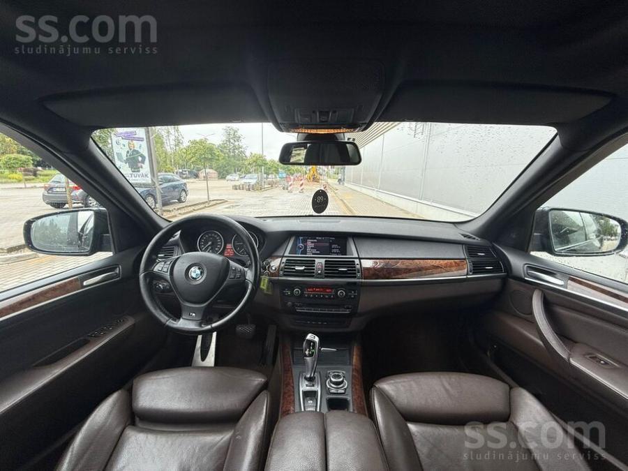 Black BMW X5 2011 in Riga, with an engine capacity of 3.00 L and mileage of 0 thousand km for 9900 €, photo 6 on AUTOMOTO.COM.LV
