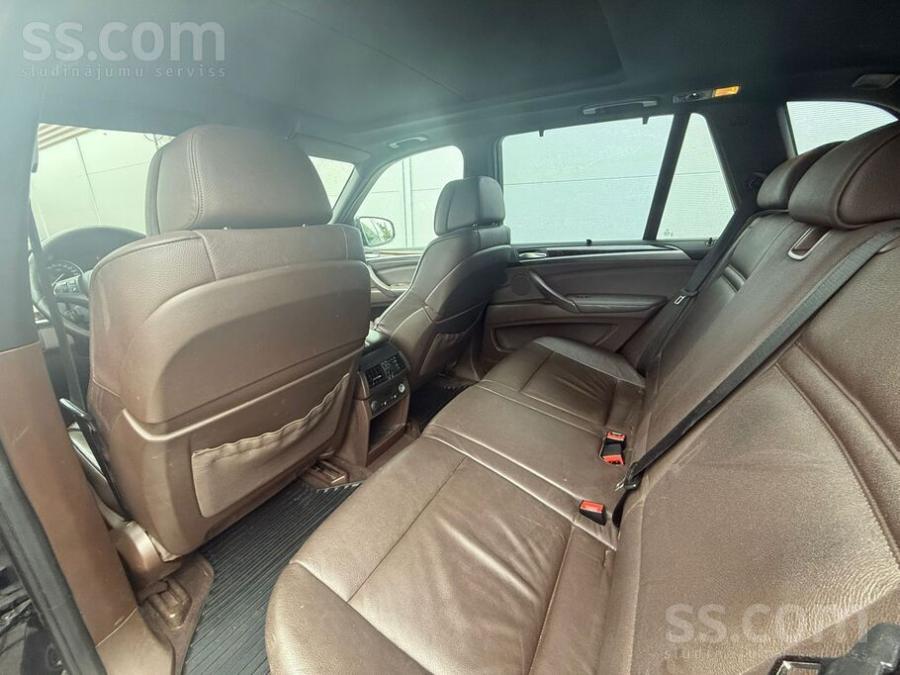 Black BMW X5 2011 in Riga, with an engine capacity of 3.00 L and mileage of 0 thousand km for 9900 €, photo 9 on AUTOMOTO.COM.LV