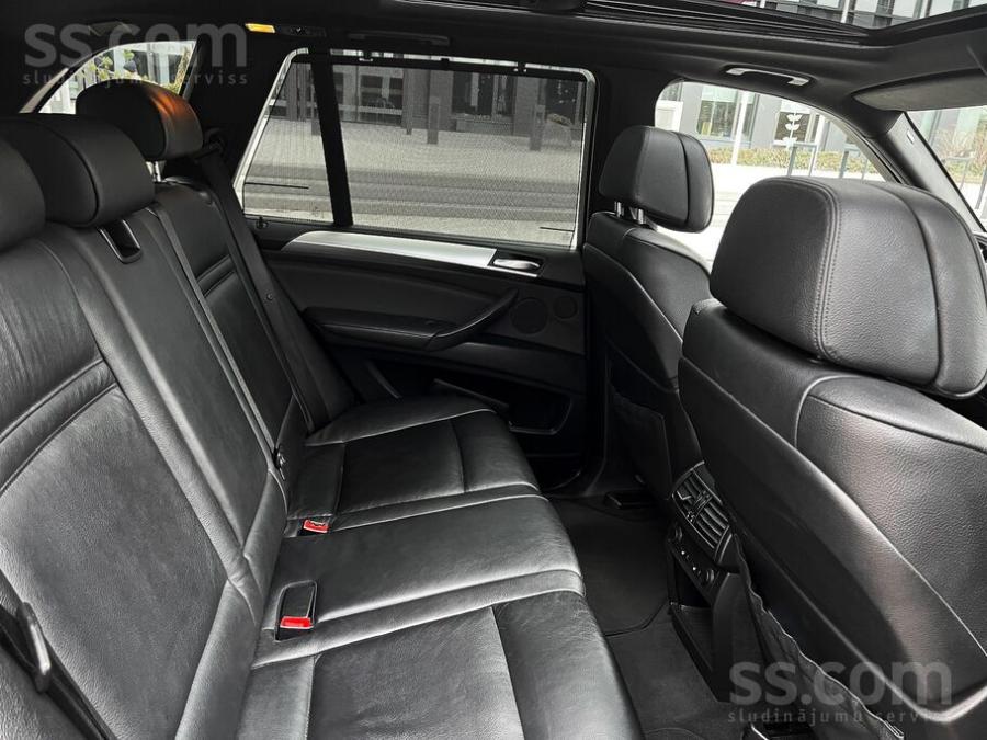 Black BMW X5 2011 in Riga, with an engine capacity of 3.00 L and mileage of 245 thousand km for 13500 €, photo 1 on AUTOMOTO.COM.LV