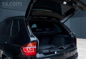Black BMW X5 2011 in Riga, with an engine capacity of 3.00 L and mileage of 245 thousand km for 13500 €, photo 4 on AUTOMOTO.COM.LV