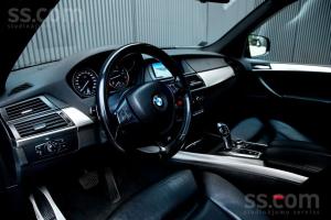 Black BMW X5 2011 in Riga, with an engine capacity of 3.00 L and mileage of 245 thousand km for 13500 €, photo 8 on AUTOMOTO.COM.LV