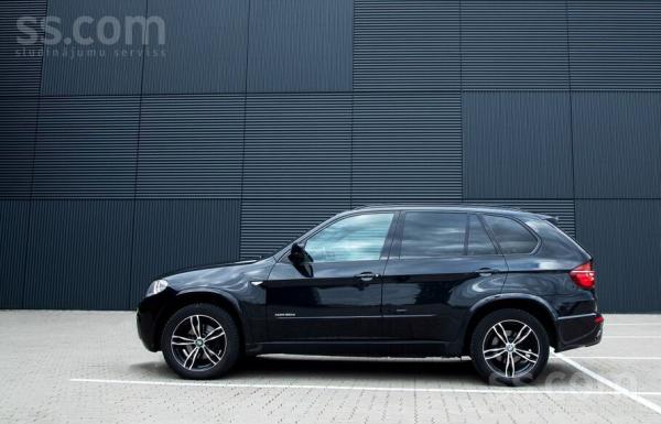 Black BMW X5 2011 in Riga, with an engine capacity of 3.00 L and mileage of 245 thousand km for 13500 €, photo 9 on AUTOMOTO.COM.LV