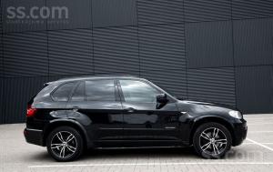Black BMW X5 2011 in Riga, with an engine capacity of 3.00 L and mileage of 245 thousand km for 13500 €, photo 11 on AUTOMOTO.COM.LV