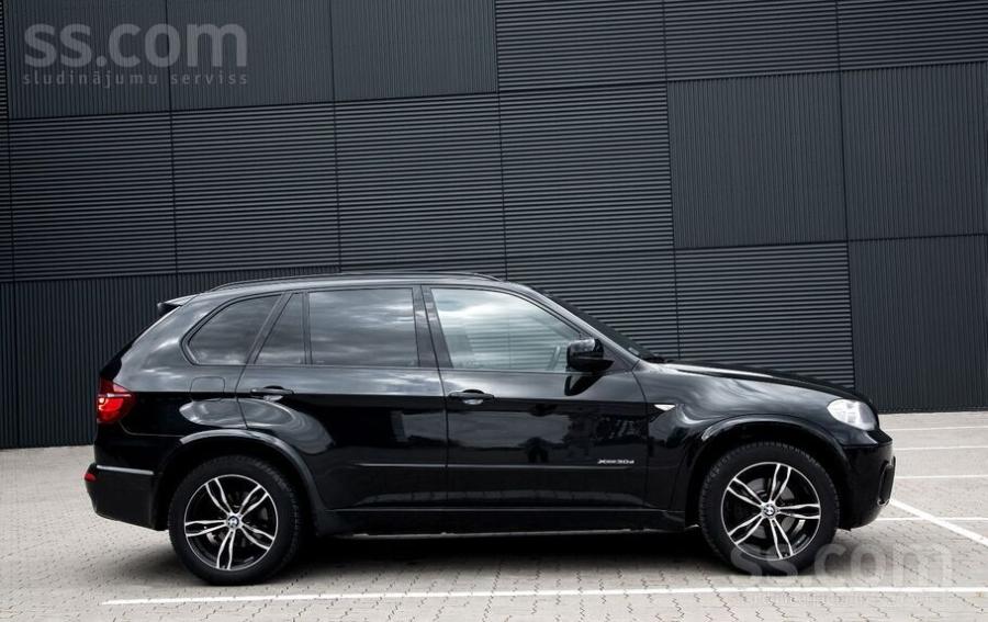 Black BMW X5 2011 in Riga, with an engine capacity of 3.00 L and mileage of 245 thousand km for 13500 €, photo 11 on AUTOMOTO.COM.LV