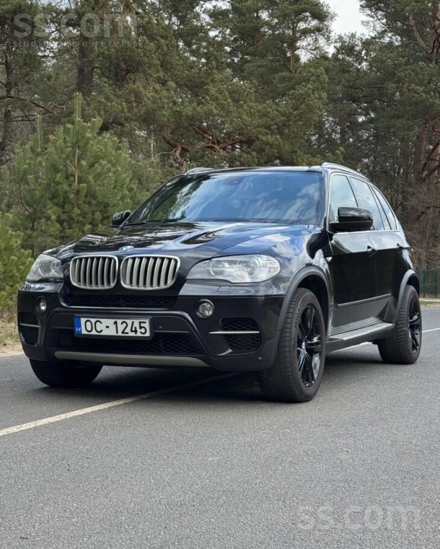 Black BMW X5 2011 in Riga, with an engine capacity of 3.00 L and mileage of 272 thousand km for 11500 €, photo 1 on AUTOMOTO.COM.LV