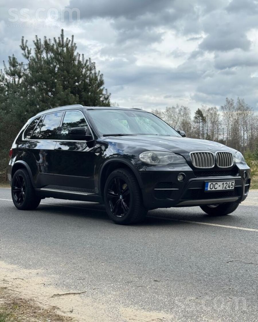 Black BMW X5 2011 in Riga, with an engine capacity of 3.00 L and mileage of 272 thousand km for 11500 €, photo 3 on AUTOMOTO.COM.LV