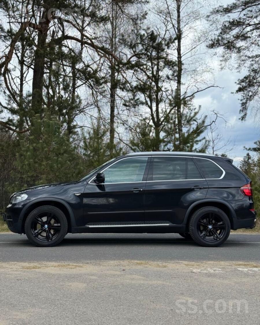 Black BMW X5 2011 in Riga, with an engine capacity of 3.00 L and mileage of 272 thousand km for 11500 €, photo 4 on AUTOMOTO.COM.LV