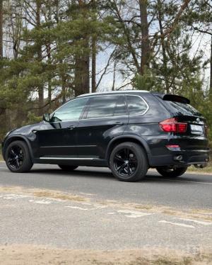 Black BMW X5 2011 in Riga, with an engine capacity of 3.00 L and mileage of 272 thousand km for 11500 €, photo 5 on AUTOMOTO.COM.LV
