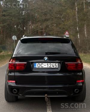 Black BMW X5 2011 in Riga, with an engine capacity of 3.00 L and mileage of 272 thousand km for 11500 €, photo 6 on AUTOMOTO.COM.LV