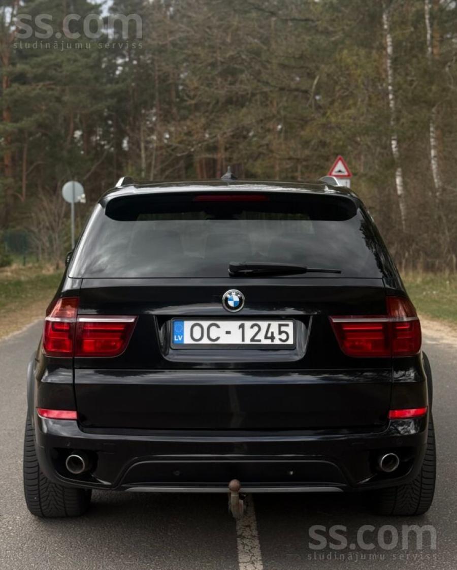 Black BMW X5 2011 in Riga, with an engine capacity of 3.00 L and mileage of 272 thousand km for 11500 €, photo 6 on AUTOMOTO.COM.LV