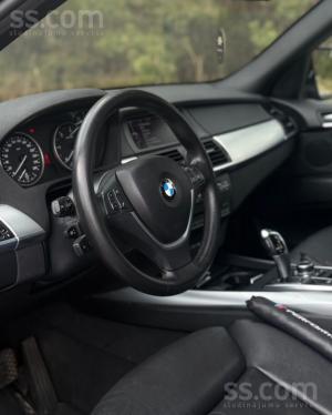 Black BMW X5 2011 in Riga, with an engine capacity of 3.00 L and mileage of 272 thousand km for 11500 €, photo 7 on AUTOMOTO.COM.LV