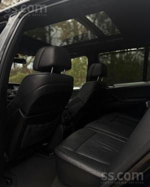 Black BMW X5 2011 in Riga, with an engine capacity of 3.00 L and mileage of 272 thousand km for 11500 €, photo 10 on AUTOMOTO.COM.LV