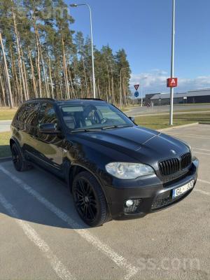 Black BMW X5 2011 in Riga, with an engine capacity of 3.00 L and mileage of 0 thousand km for 11500 €, photo 3 on AUTOMOTO.COM.LV