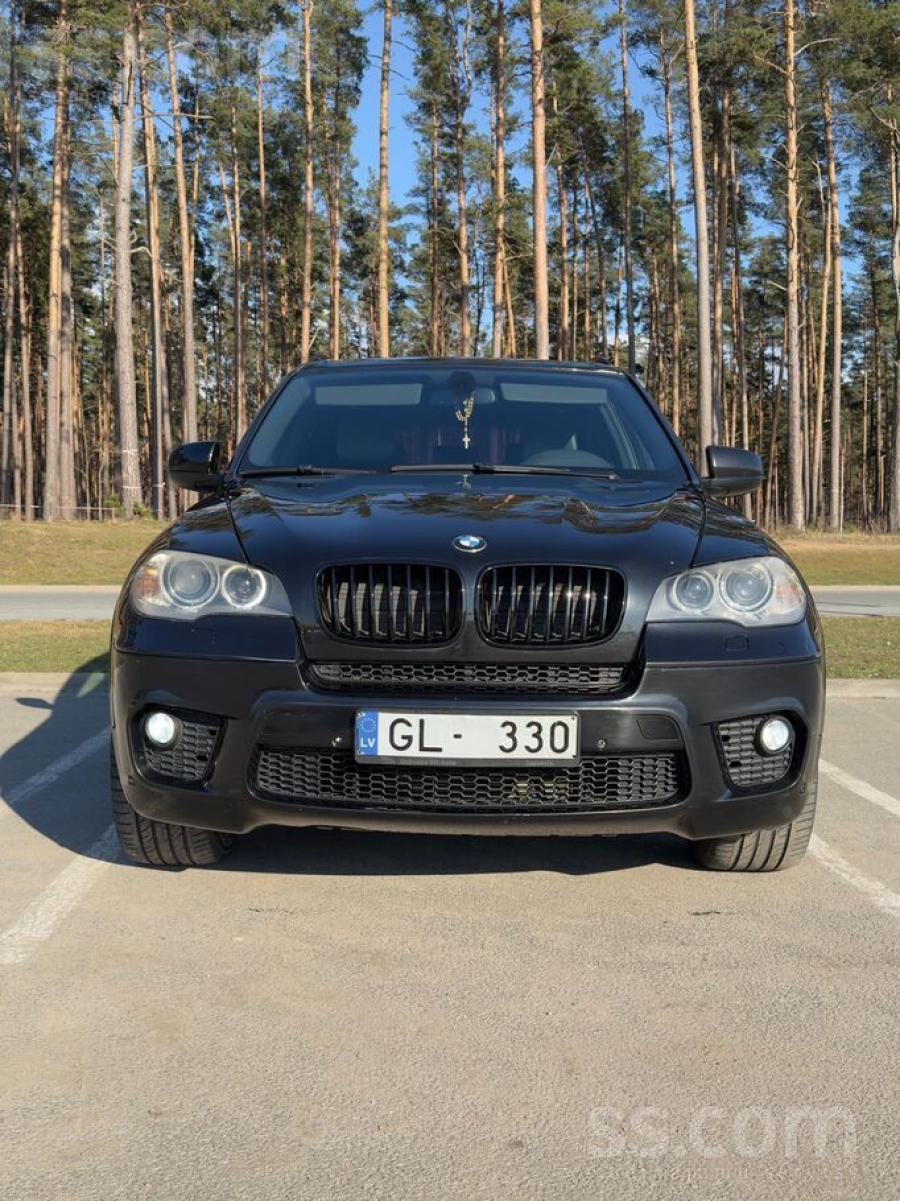 Black BMW X5 2011 in Riga, with an engine capacity of 3.00 L and mileage of 0 thousand km for 11500 €, photo 5 on AUTOMOTO.COM.LV