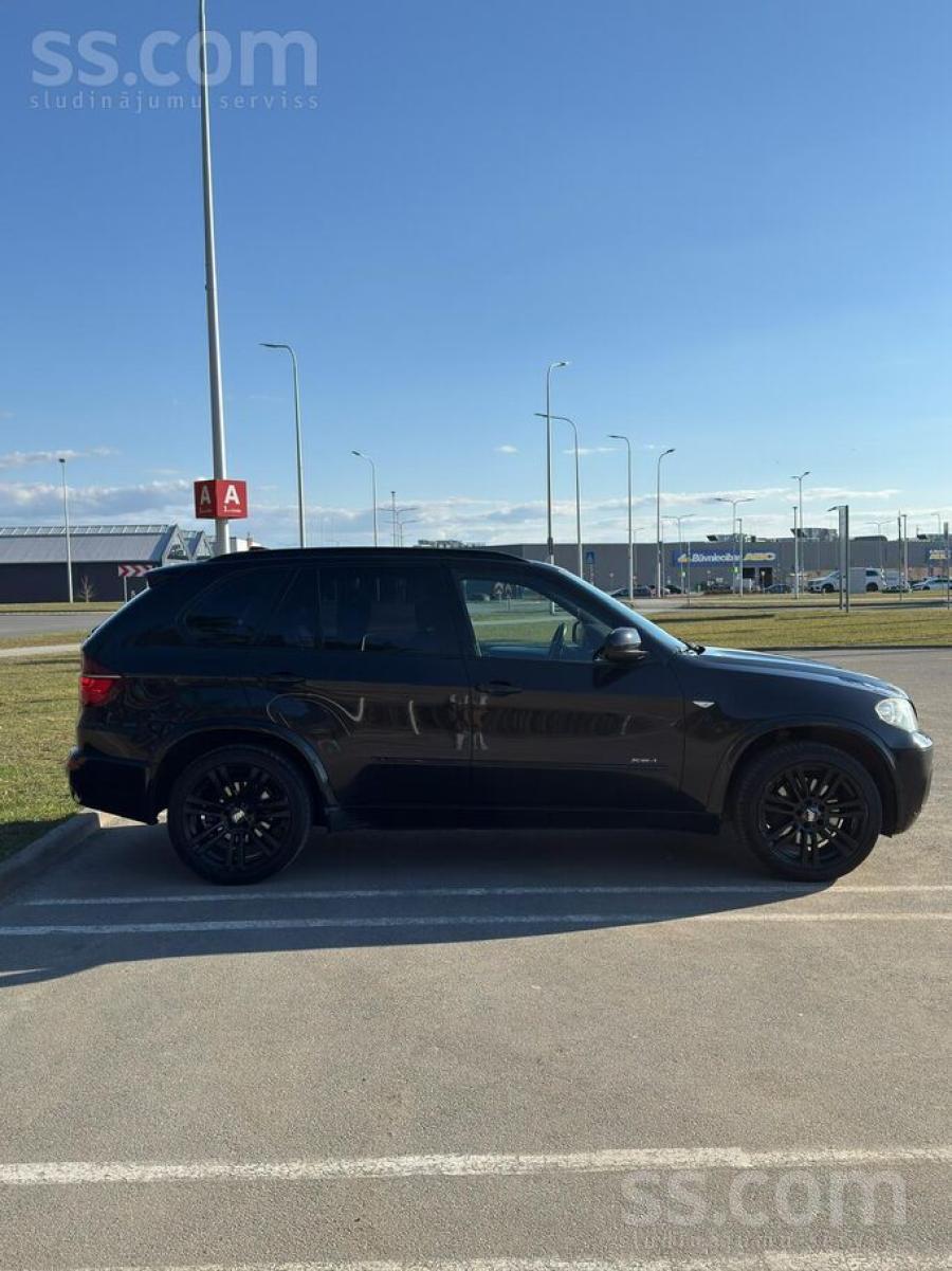 Black BMW X5 2011 in Riga, with an engine capacity of 3.00 L and mileage of 0 thousand km for 11500 €, photo 6 on AUTOMOTO.COM.LV