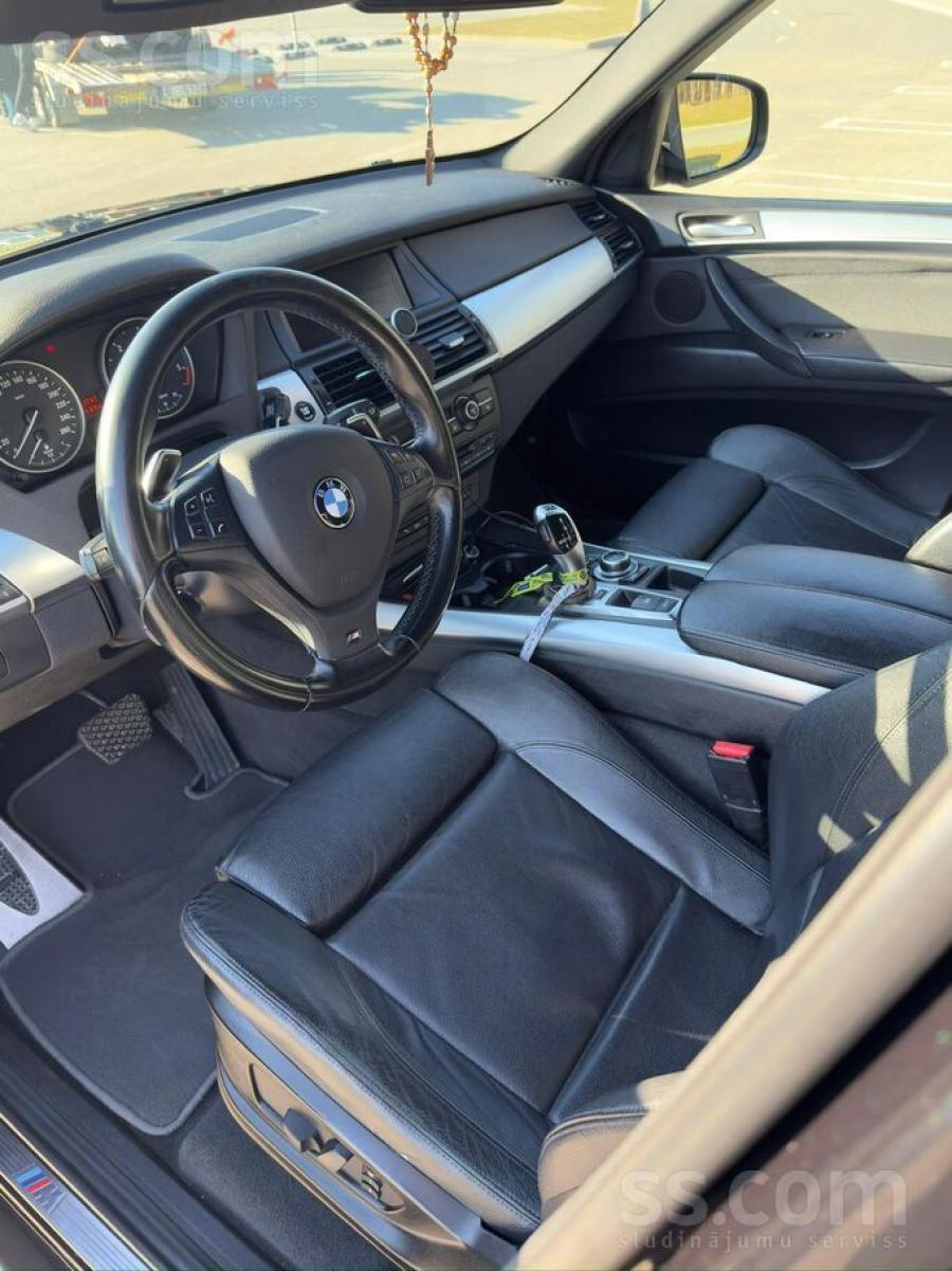 Black BMW X5 2011 in Riga, with an engine capacity of 3.00 L and mileage of 0 thousand km for 11500 €, photo 11 on AUTOMOTO.COM.LV