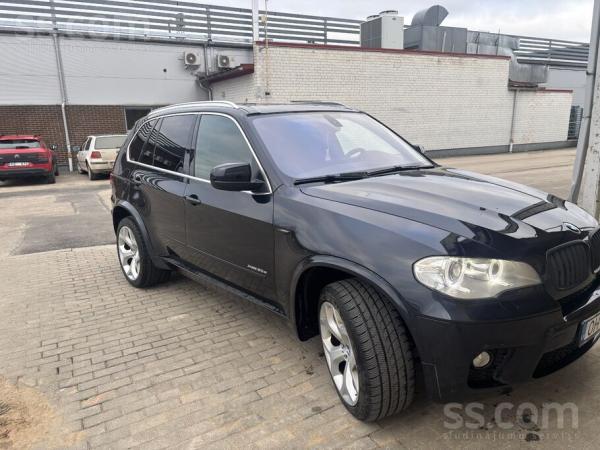Черный БМВ Х5 2011 в Айзкраукле, объемом двигателя 3.00 л и пробегом 235 тыс. км за 13800 €, фото 2 на AUTOMOTO.COM.LV