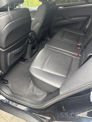 Black BMW X5 2011 in Aizkraukle, with an engine capacity of 3.00 L and mileage of 235 thousand km for 13800 €, photo 9 on AUTOMOTO.COM.LV