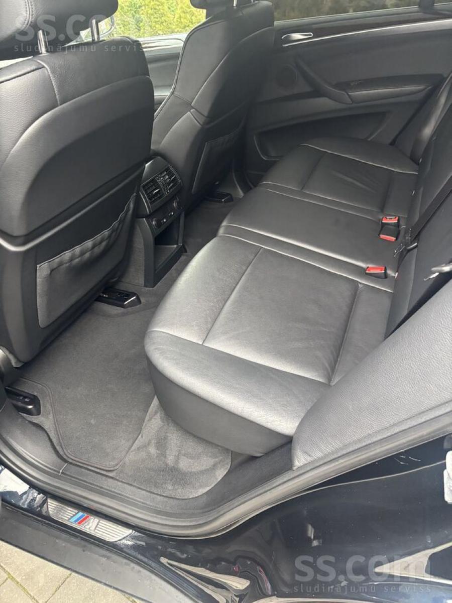 Black BMW X5 2011 in Aizkraukle, with an engine capacity of 3.00 L and mileage of 235 thousand km for 13800 €, photo 9 on AUTOMOTO.COM.LV