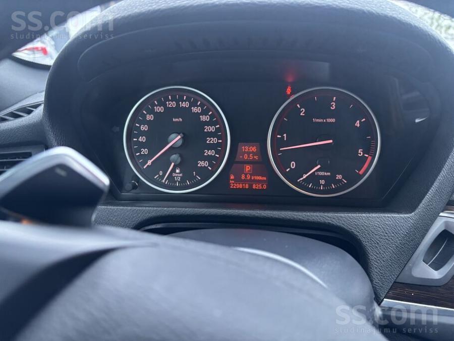 Black BMW X5 2011 in Aizkraukle, with an engine capacity of 3.00 L and mileage of 235 thousand km for 13800 €, photo 13 on AUTOMOTO.COM.LV