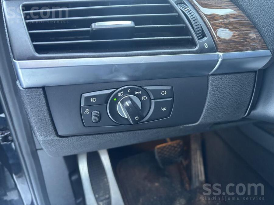 Black BMW X5 2011 in Aizkraukle, with an engine capacity of 3.00 L and mileage of 235 thousand km for 13800 €, photo 17 on AUTOMOTO.COM.LV