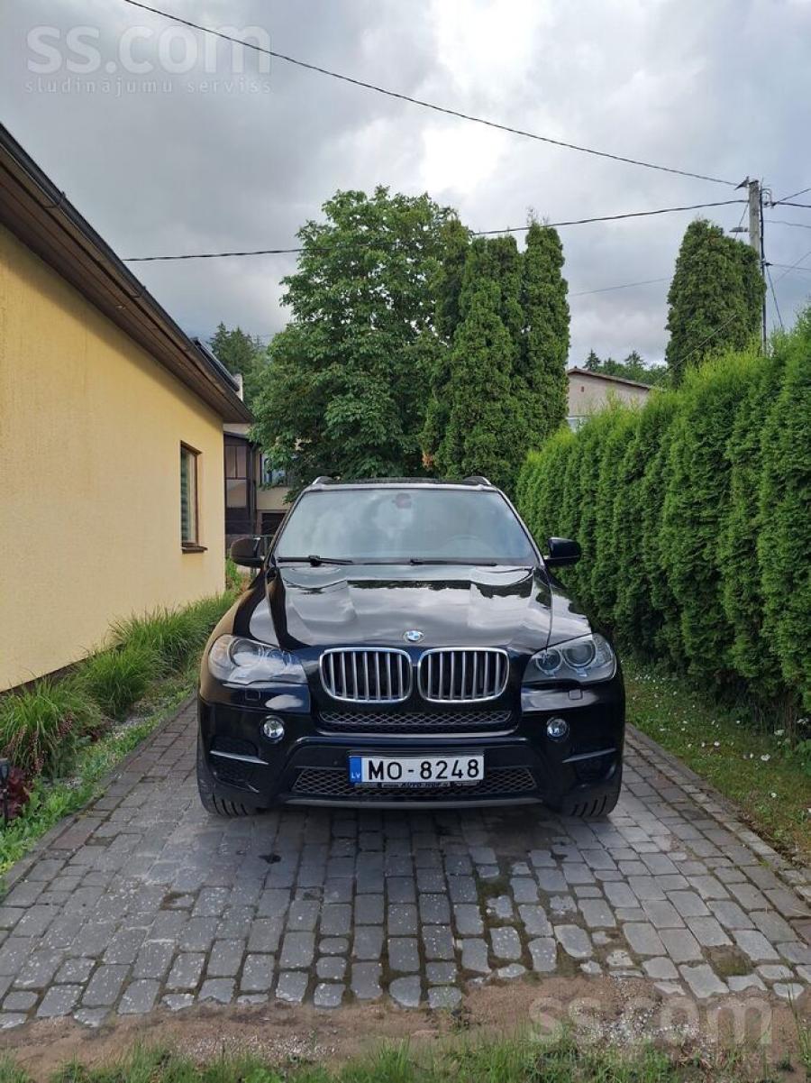 Melns BMW X5 2011 Tukums, ar dzinēja tilpumu 3.00 L un nobraukumu 355 tūkst. km par 10000 €, foto 1 vietnē AUTOMOTO.COM.LV