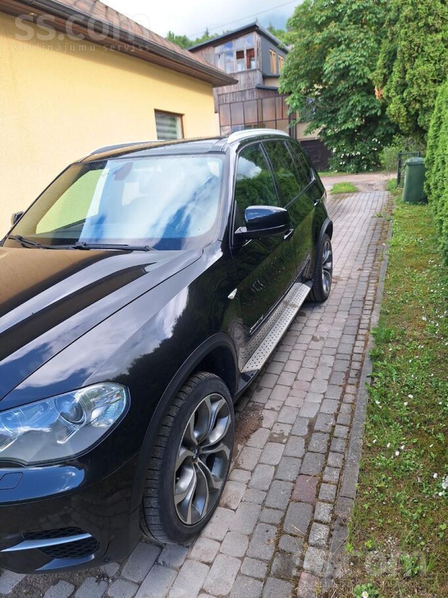 Melns BMW X5 2011 Tukums, ar dzinēja tilpumu 3.00 L un nobraukumu 355 tūkst. km par 10000 €, foto 3 vietnē AUTOMOTO.COM.LV