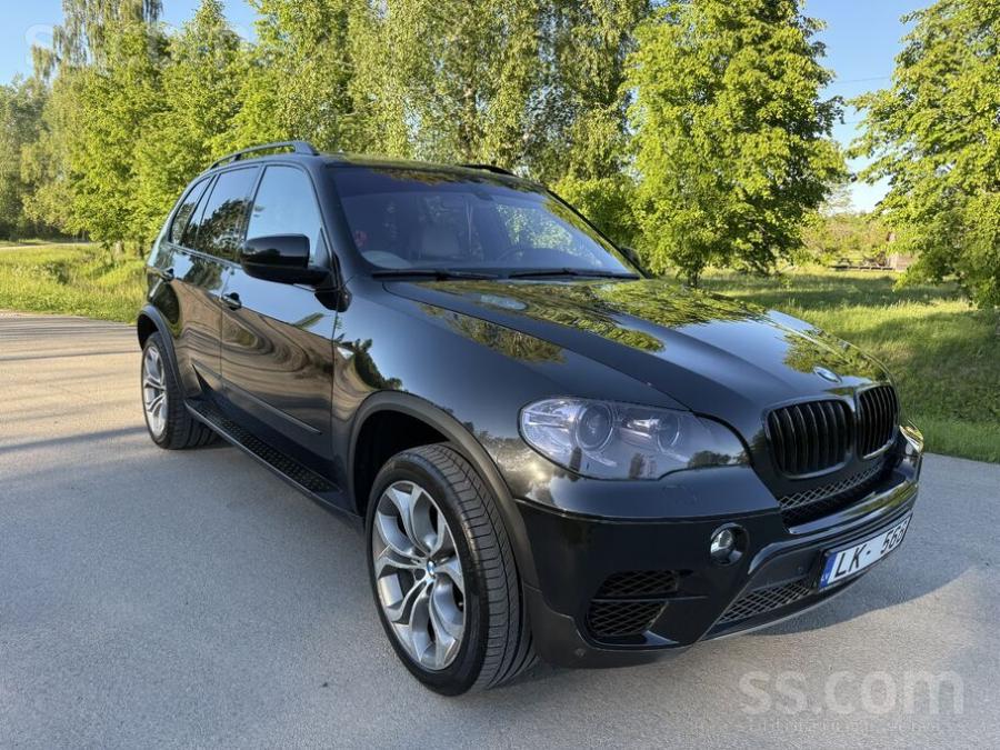 Melns BMW X5 2011 Jelgava, ar dzinēja tilpumu 4.40 L un nobraukumu 212 tūkst. km par 13000 €, foto 1 vietnē AUTOMOTO.COM.LV