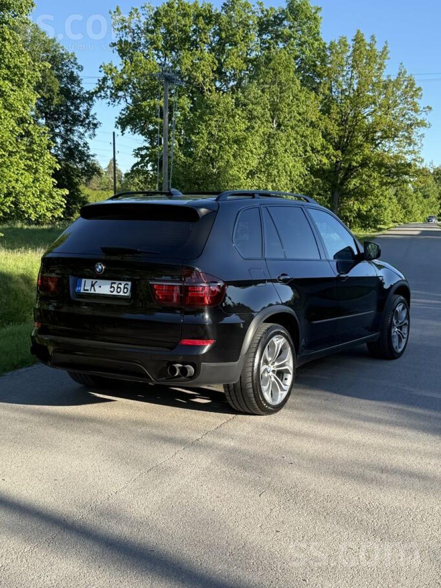 Melns BMW X5 2011 Jelgava, ar dzinēja tilpumu 4.40 L un nobraukumu 212 tūkst. km par 13000 €, foto 7 vietnē AUTOMOTO.COM.LV