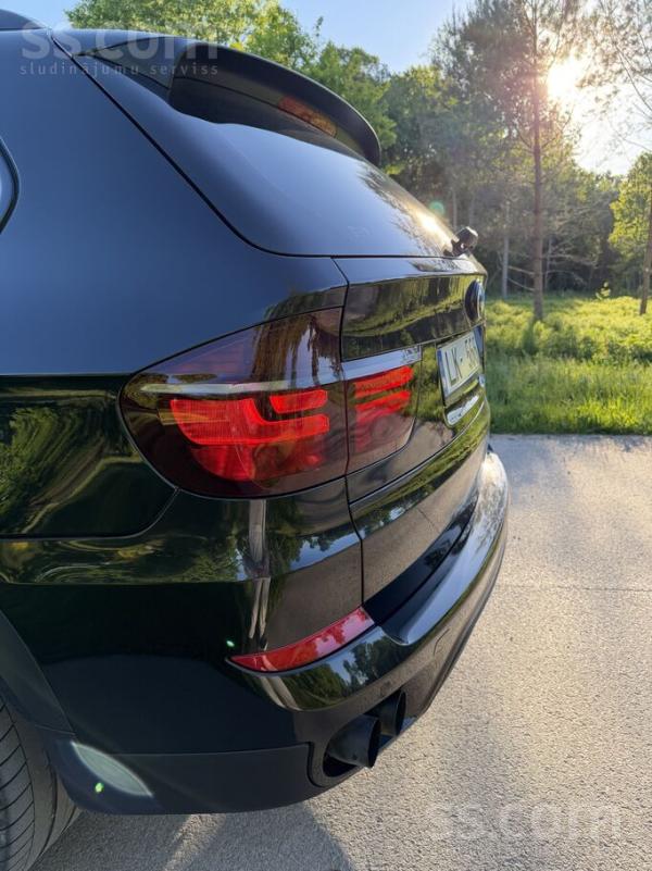 Melns BMW X5 2011 Jelgava, ar dzinēja tilpumu 4.40 L un nobraukumu 212 tūkst. km par 13000 €, foto 7 vietnē AUTOMOTO.COM.LV