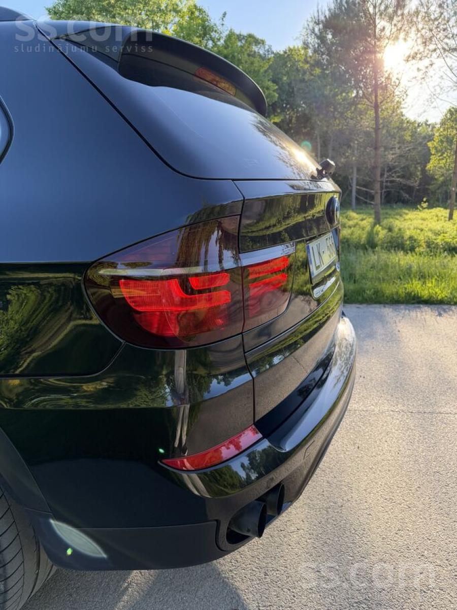 Melns BMW X5 2011 Jelgava, ar dzinēja tilpumu 4.40 L un nobraukumu 212 tūkst. km par 13000 €, foto 8 vietnē AUTOMOTO.COM.LV