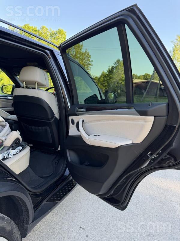 Melns BMW X5 2011 Jelgava, ar dzinēja tilpumu 4.40 L un nobraukumu 212 tūkst. km par 13000 €, foto 10 vietnē AUTOMOTO.COM.LV