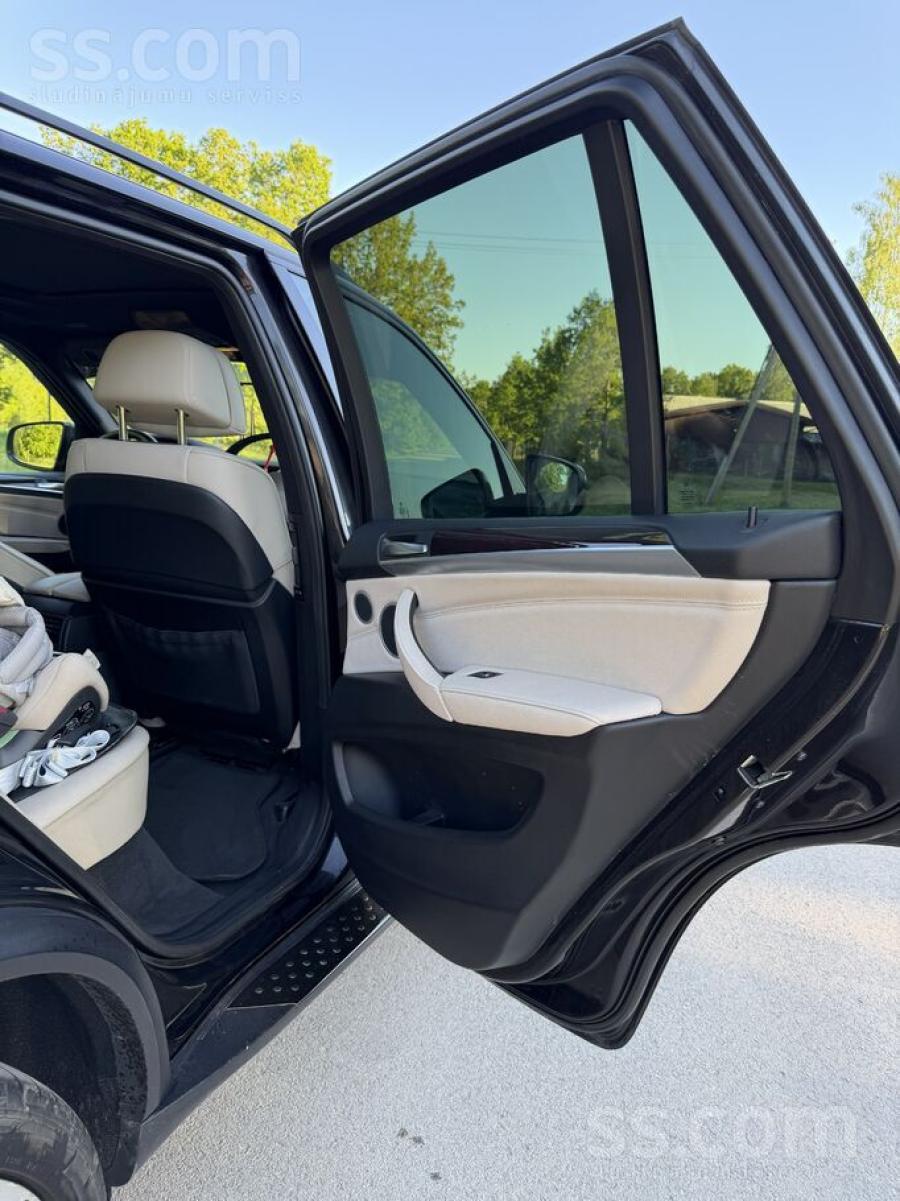 Melns BMW X5 2011 Jelgava, ar dzinēja tilpumu 4.40 L un nobraukumu 212 tūkst. km par 13000 €, foto 11 vietnē AUTOMOTO.COM.LV