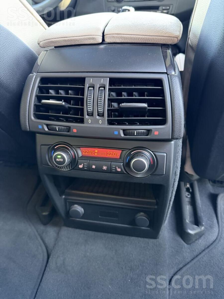 Melns BMW X5 2011 Jelgava, ar dzinēja tilpumu 4.40 L un nobraukumu 212 tūkst. km par 13000 €, foto 12 vietnē AUTOMOTO.COM.LV
