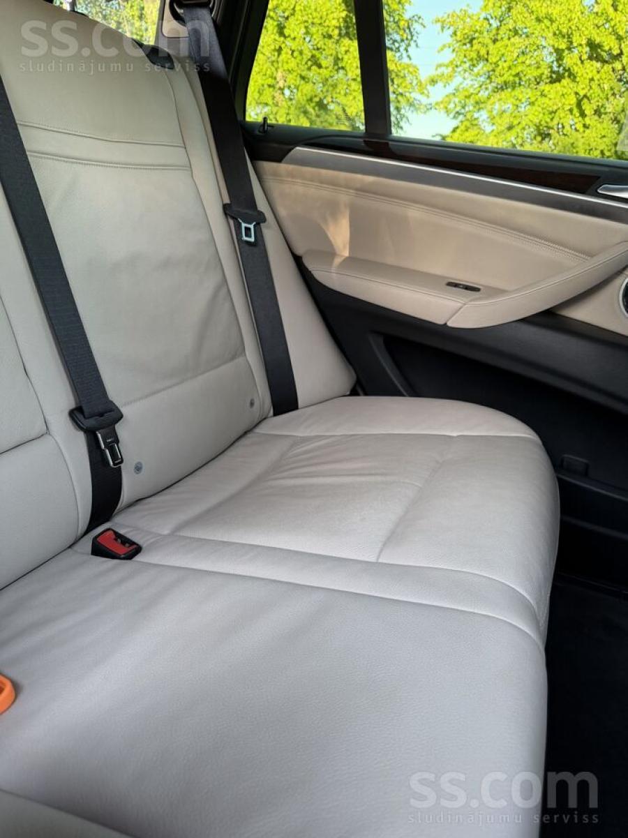 Melns BMW X5 2011 Jelgava, ar dzinēja tilpumu 4.40 L un nobraukumu 212 tūkst. km par 13000 €, foto 13 vietnē AUTOMOTO.COM.LV