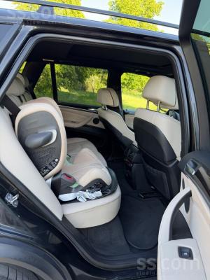 Melns BMW X5 2011 Jelgava, ar dzinēja tilpumu 4.40 L un nobraukumu 212 tūkst. km par 13000 €, foto 14 vietnē AUTOMOTO.COM.LV