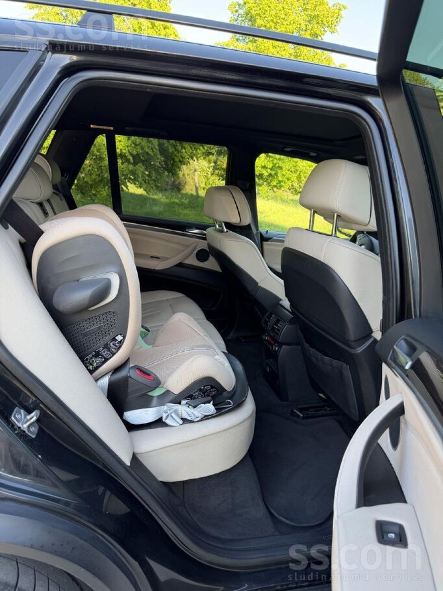 Melns BMW X5 2011 Jelgava, ar dzinēja tilpumu 4.40 L un nobraukumu 212 tūkst. km par 13000 €, foto 14 vietnē AUTOMOTO.COM.LV