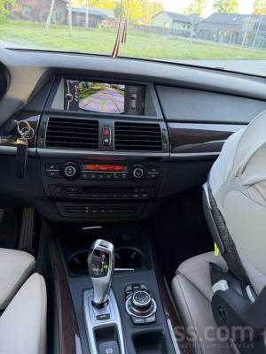 Melns BMW X5 2011 Jelgava, ar dzinēja tilpumu 4.40 L un nobraukumu 212 tūkst. km par 13000 €, foto 22 vietnē AUTOMOTO.COM.LV
