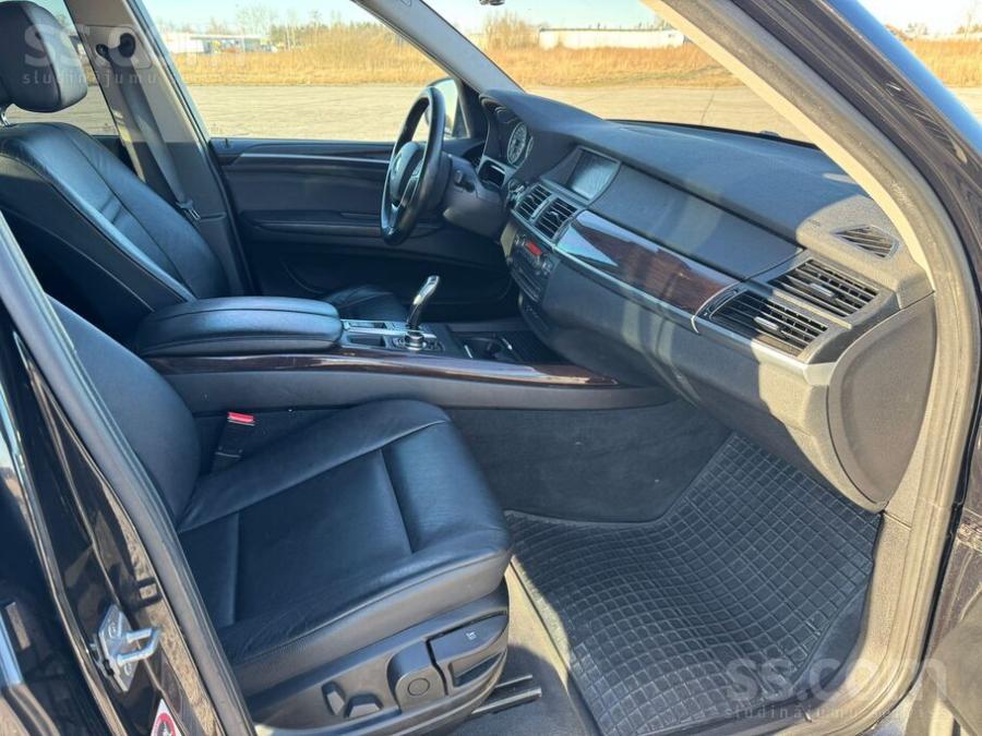 Melns BMW X5 2011 Rīga, ar dzinēja tilpumu 3.00 L un nobraukumu 0 tūkst. km par 10899 €, foto 24 vietnē AUTOMOTO.COM.LV